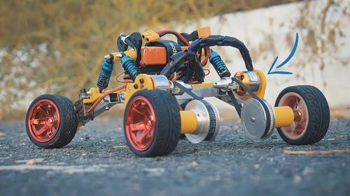 两台无刷电机装到模型车上,轮子转速很高,减震很柔软