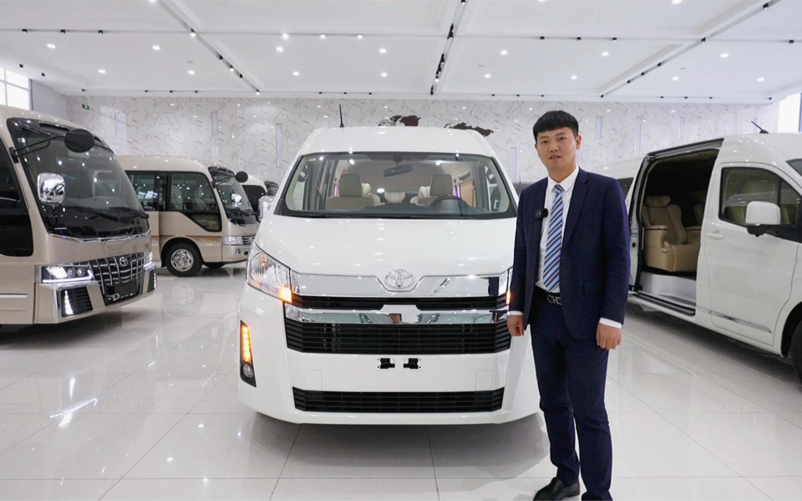 新款丰田海狮商务车,空间动力都很棒,你还买什么埃尔法!