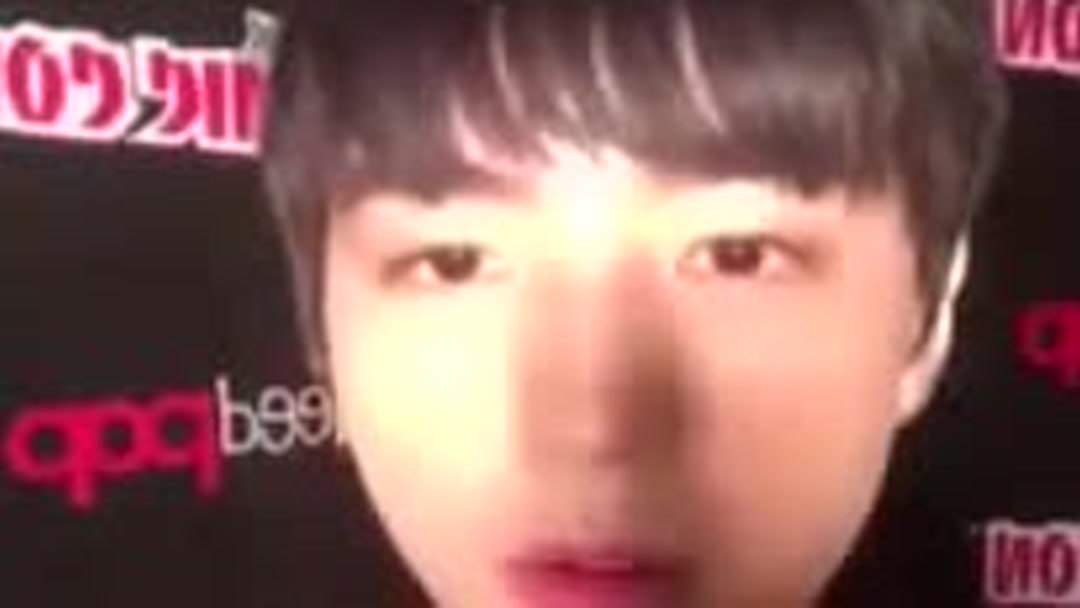 王俊凯更新微博 暖心为王大陆送生日祝福王俊凯纽约英文首秀好酥 一...