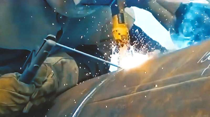 内衬不锈钢复合管焊接过程4-填充盖面焊