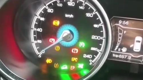 这是我见过配置最高的车,就连仪表盘都带跑马灯,堪称灯光改装界的...