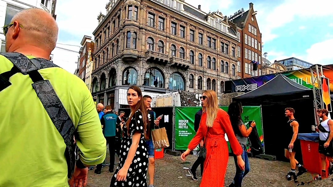 荷兰女性到底有多开放?到地铁转一圈就知道了,让人大开眼界