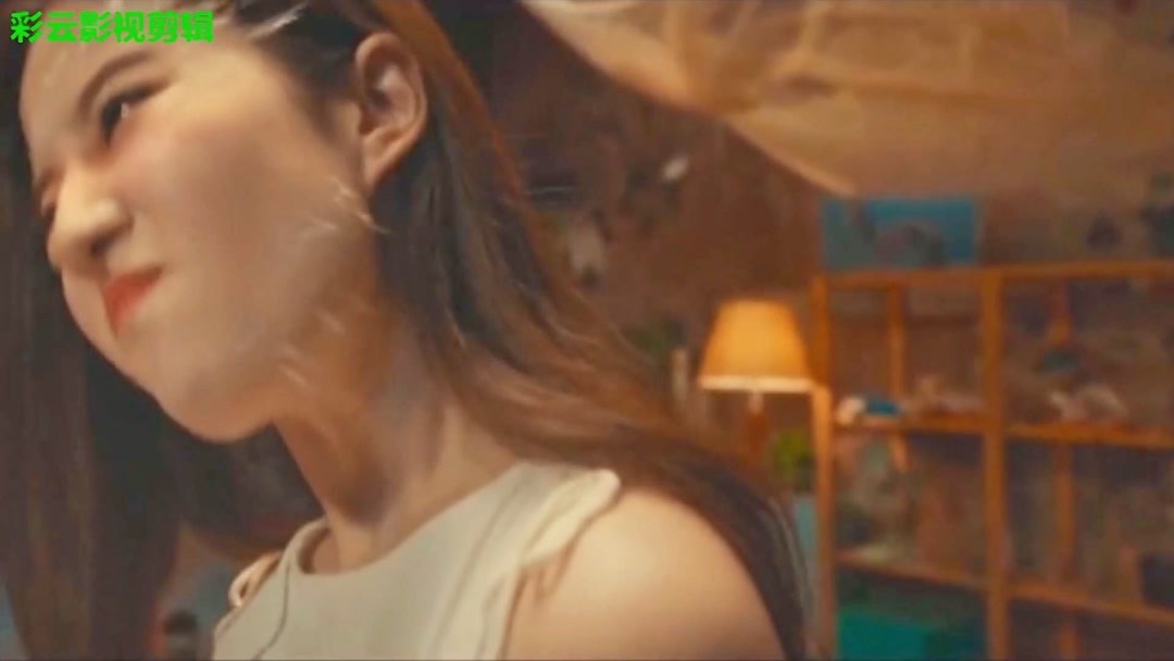 小狐狸童年被救,长大后历经重重困难,报恩的故事。