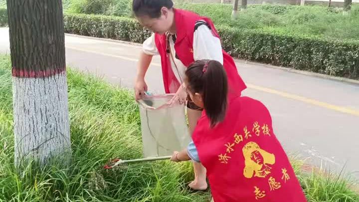 西关学校一七班“手拉大手公园更美丽”志愿服务活动