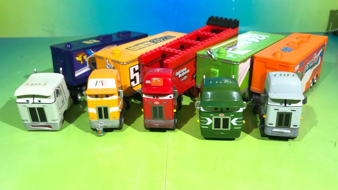 彩色大卡车积木拼装玩具