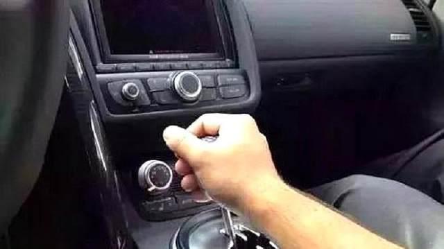 手动挡换挡不平顺,总是有顿挫感?今天教你,简单方便告别顿挫感