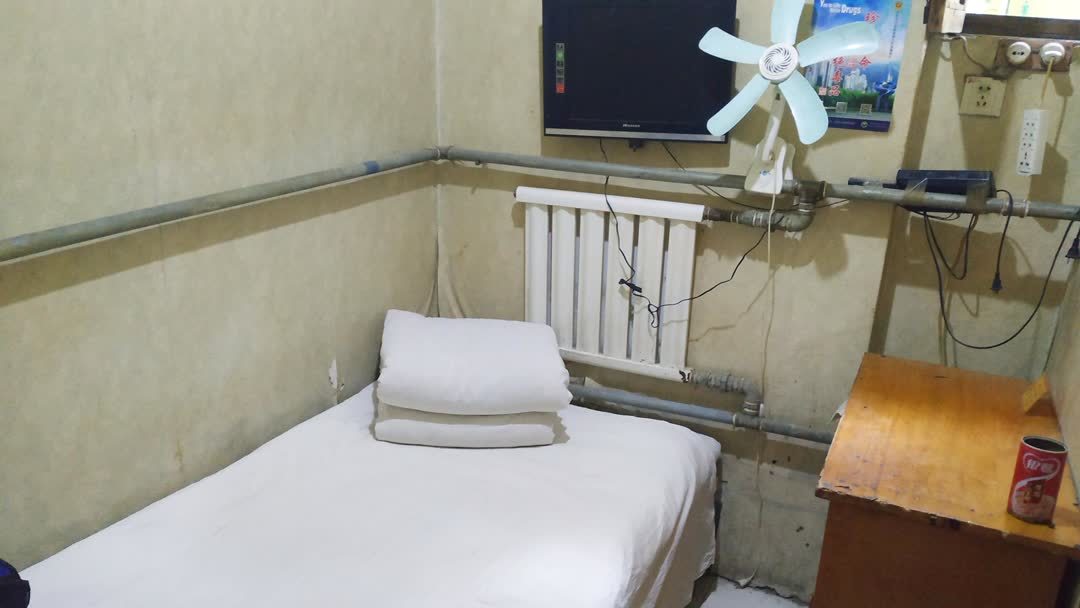 穷游中国记:山东济南住的旅馆,30元一天,上厕所也太尴尬了吧