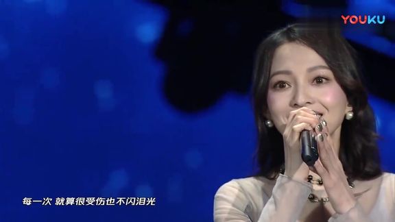 张韶涵再唱成名曲《隐形的翅膀》,还是当年那个味