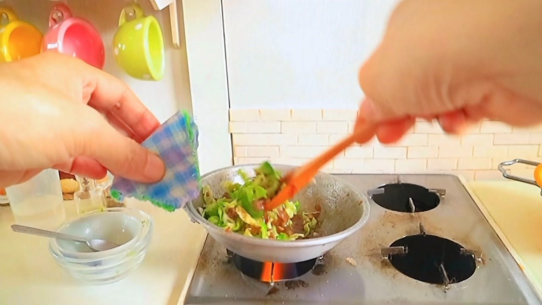 迷你厨房定格动画,迷你炒菜炒牛肉西兰花和卷心菜