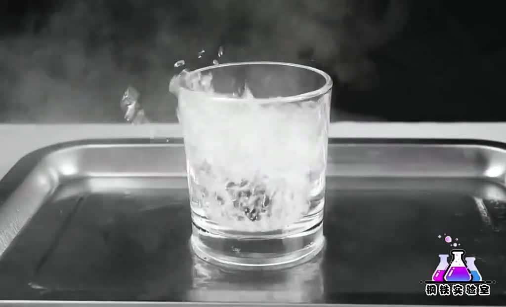 趣味实验:将1000"烧红的铁球",放进95的酒精里,会发生什么?