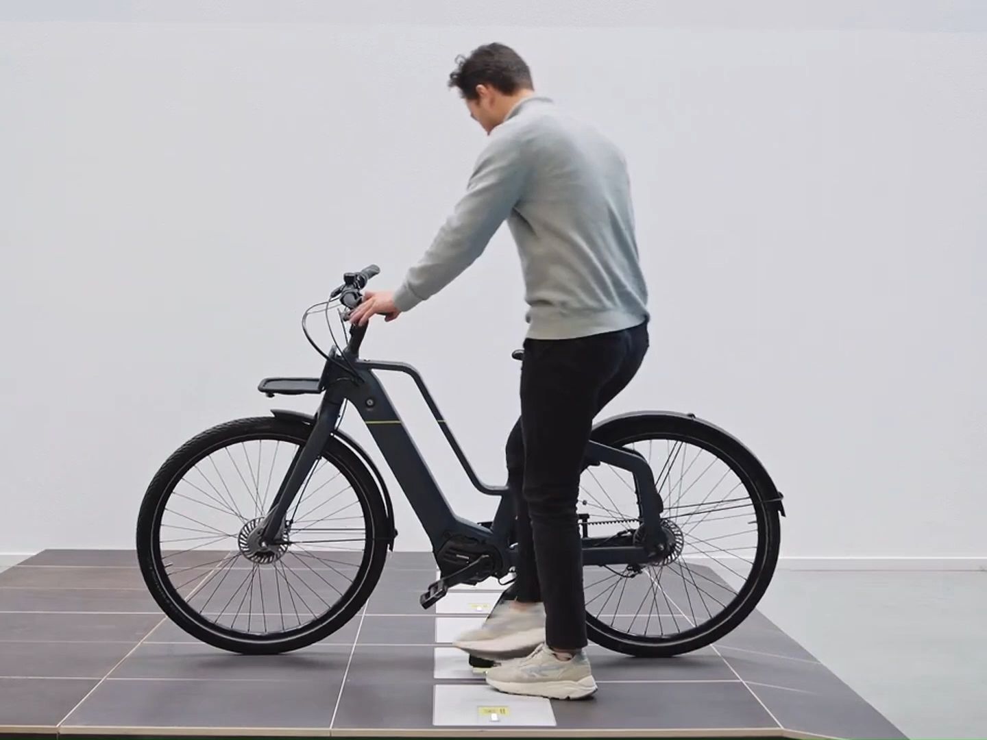 ...电动自行车无线充电,便利性和安全性大大提升#两轮车 #电瓶车#电动车