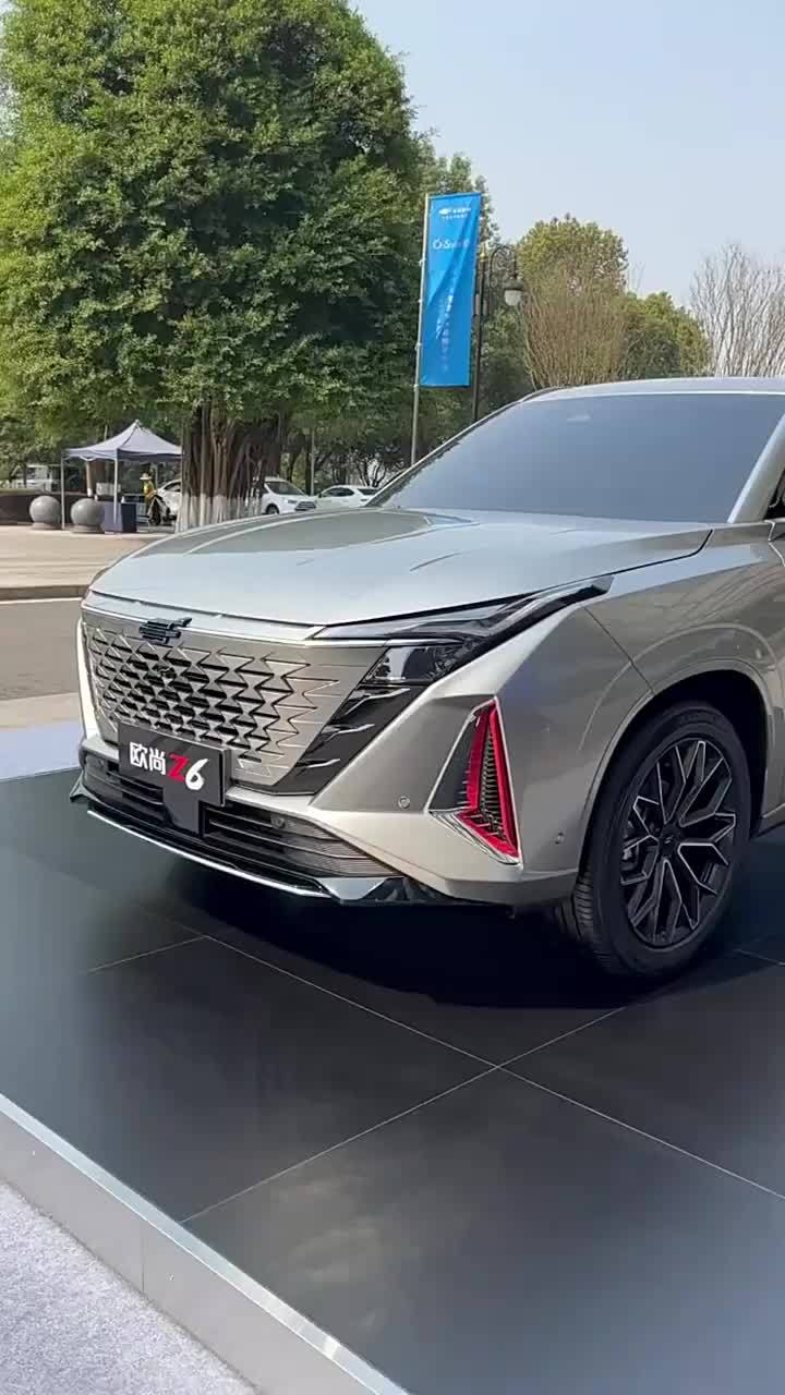 长安欧尚Z6,这颜值可以的~