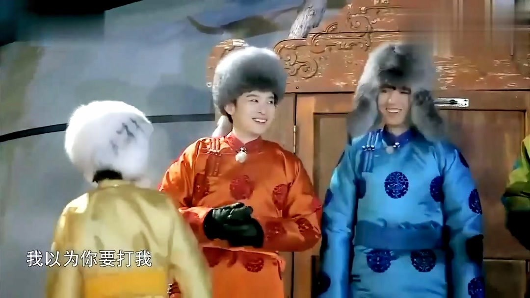 张一山叫杨紫离自己远一点,杨紫一巴掌打过去,俩人太逗了