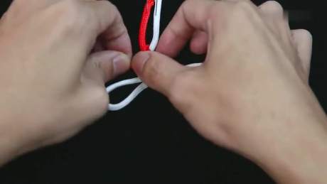 「绳结」编法很简单的锁结,手链和戒指中常用的绳结