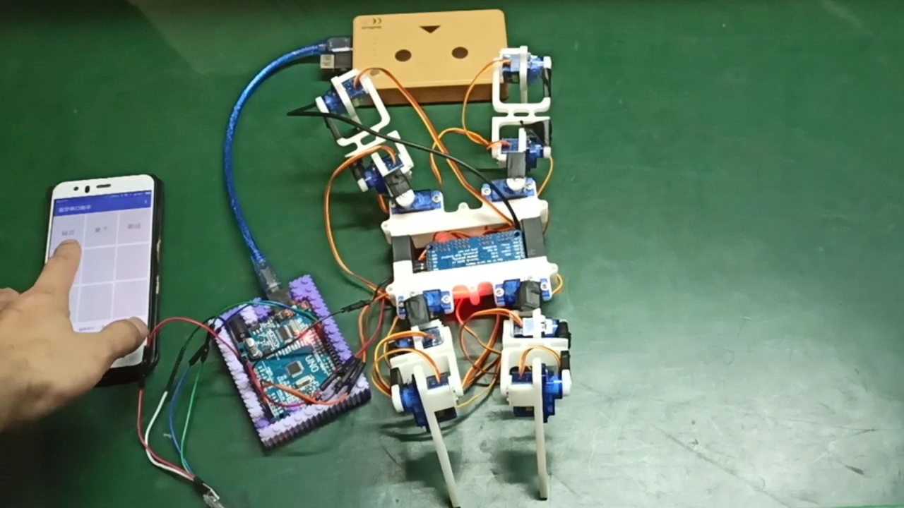arduino 四足机器人 尝试加了蓝牙,手机控制