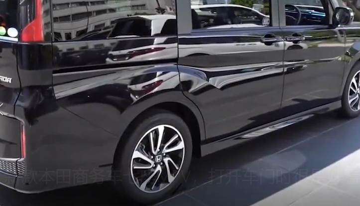 新款本田商务车七座MPV,打开车门时很是好看