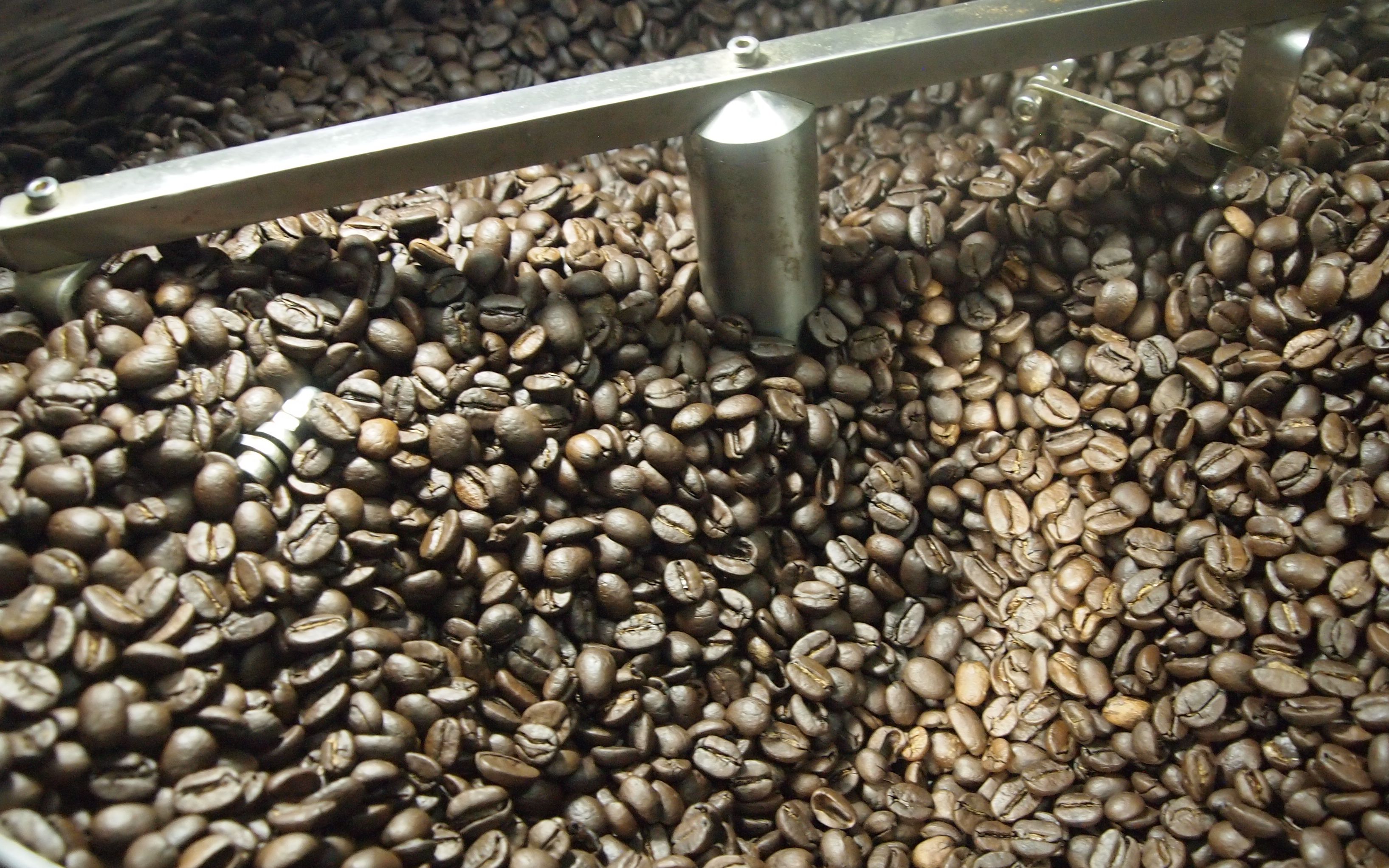 烘焙意式拼配咖啡豆,中深度烘焙,达到最佳的烘焙度,无论手冲还是意式...