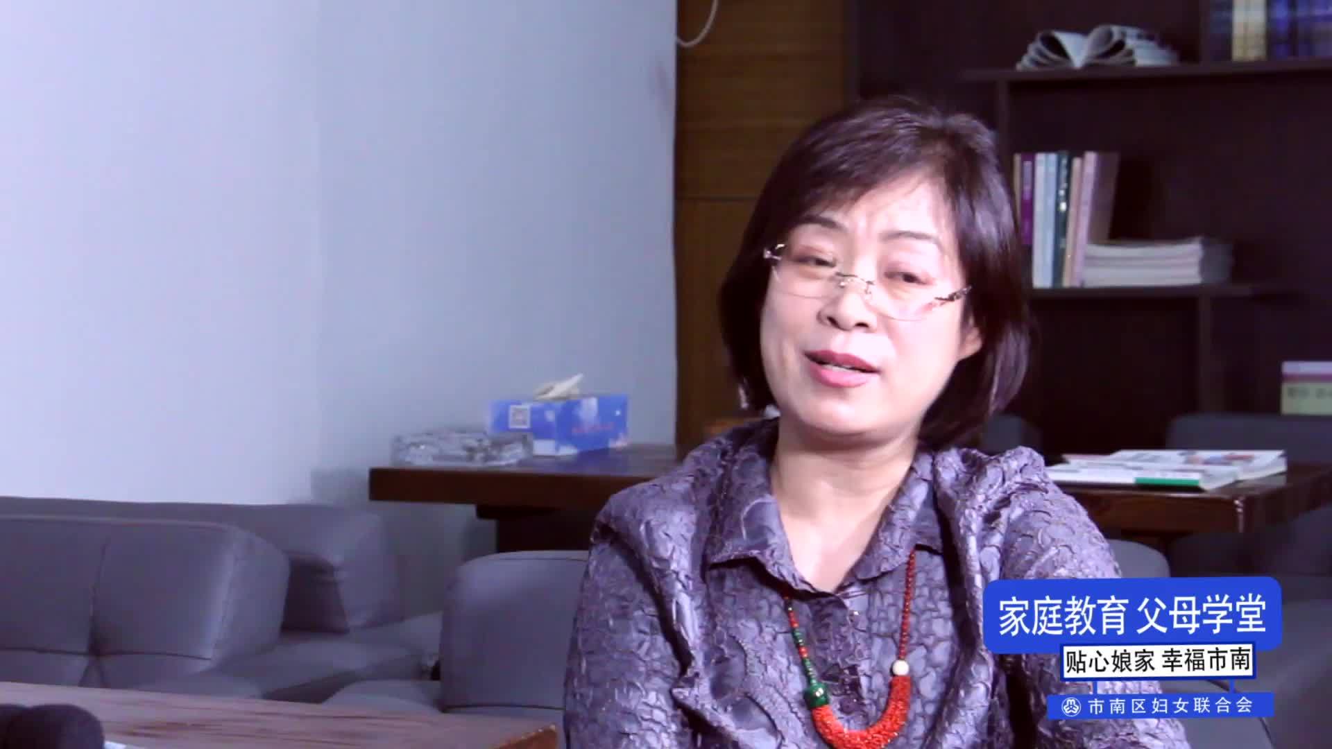 老师登门家访发现,孩子住主卧家长住次卧,是溺爱吗?