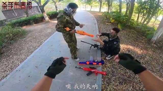 真人搞笑CS:坑人武器商一把烂AWM要卖2块钱,布泰冷红魔AK教训他