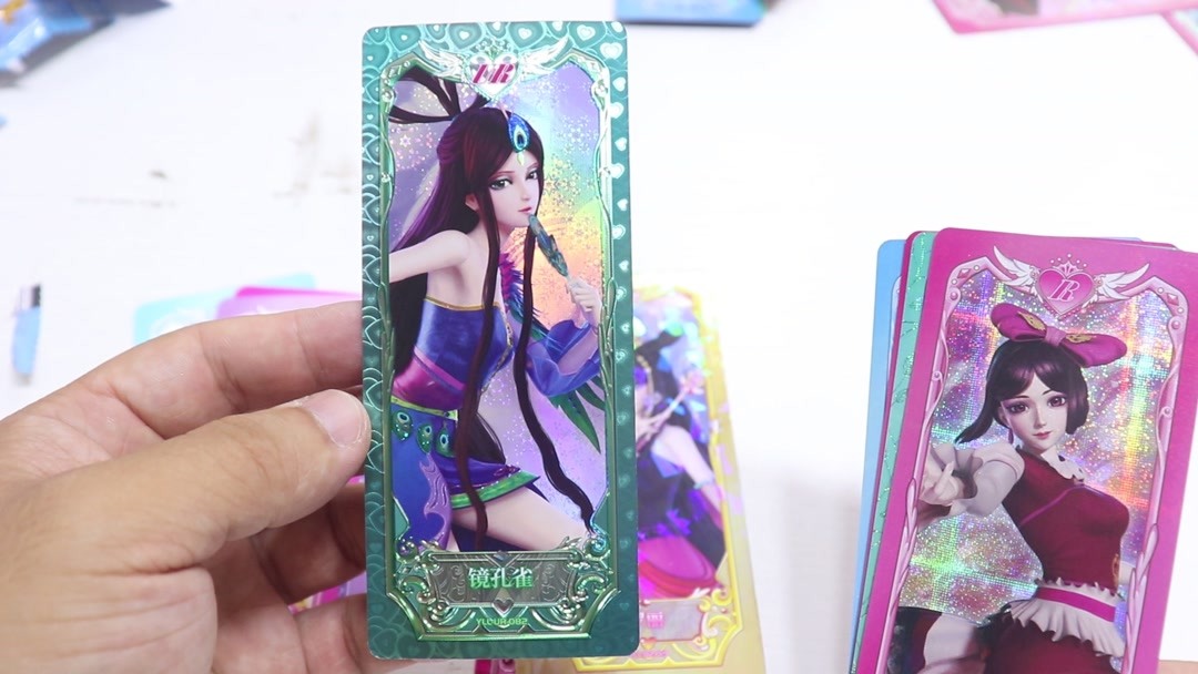 叶罗丽卡片:月意第一弹,虽没有太惊艳,出绝版稀有镜孔雀