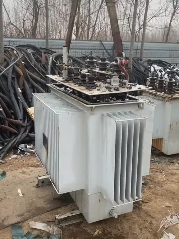 原来农村里的变压器内部是这样子的,打开以后大开眼界了