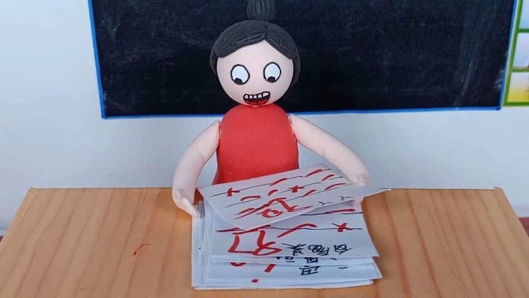 儿童定格动画:小朋友们,你们觉得丫丫要告诉老师嘛!