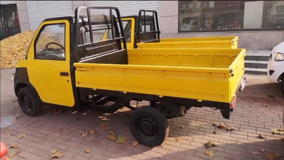 电动皮卡车,可以拉2吨货,适合咱们老百姓!