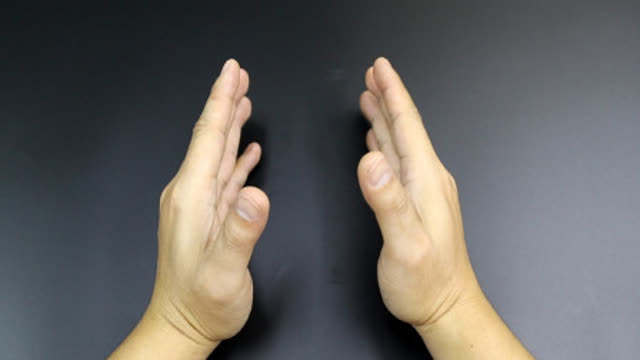 每天坚持动动手指,完成这4组动作,减缓记忆力衰退,看看吧