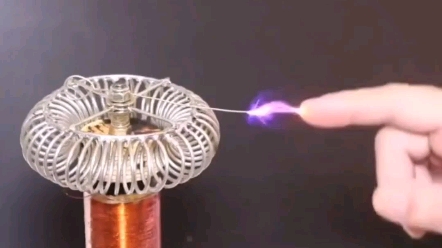 企时视频:当特斯拉线圈遇到针筒,提取光源不是梦