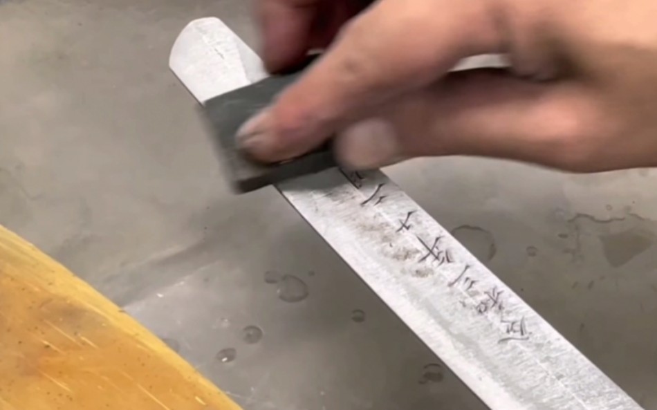 日本手工锻造武士刀,研磨 抛光 刻字 一一呈现