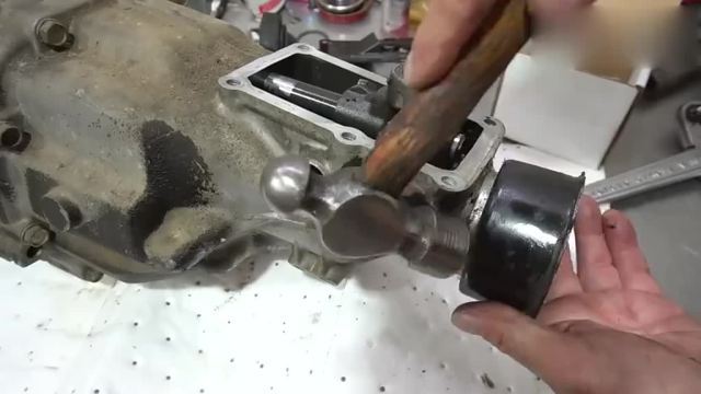 完全拆解丰田5挡手动变速箱,拆都不容易,组装必定更...