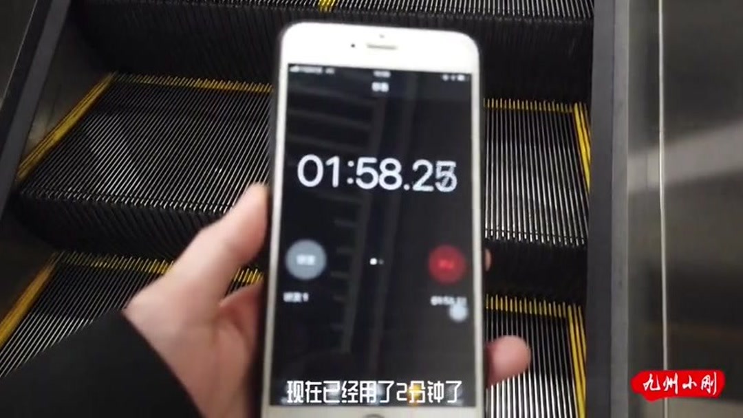 打工者的噩梦,全国最深地铁,垂直落差近100米,需乘坐7分钟电梯