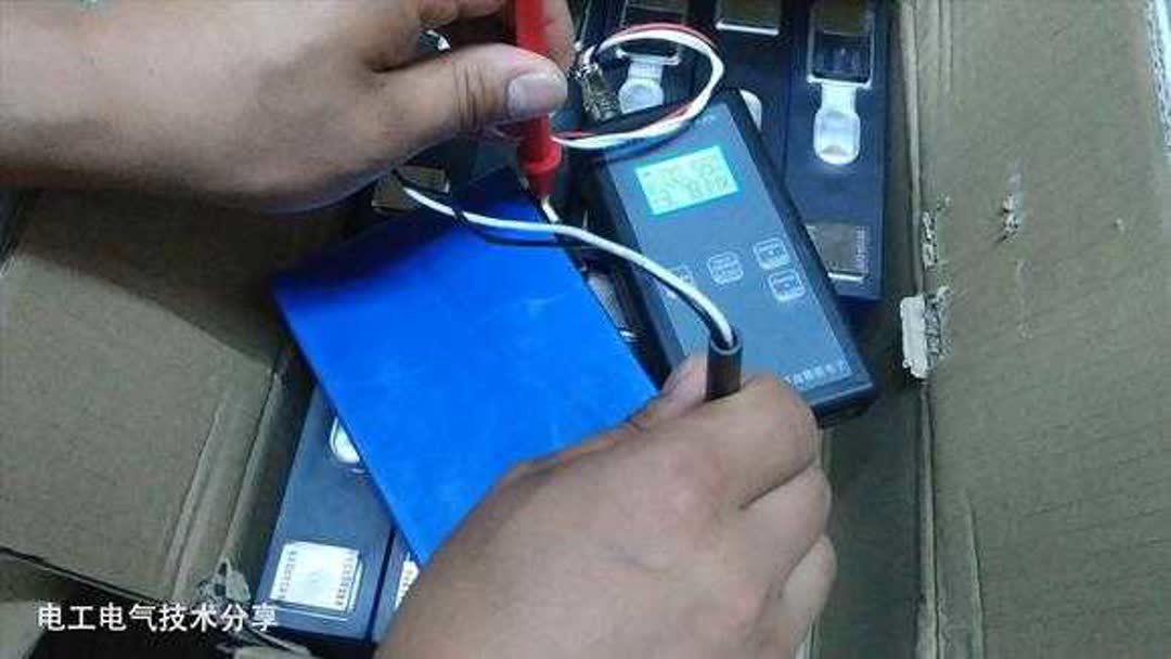 刚买的宁德时代锂电池,用内阻仪测量一下看看它们是否一致?