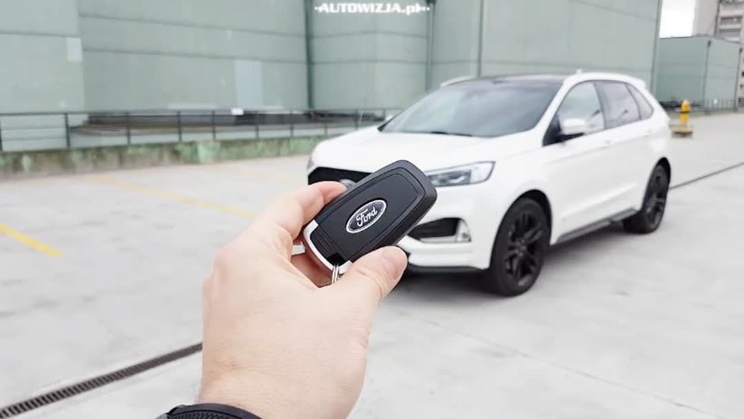 按下2019款福特锐界2.0T钥匙,打开车门看到内饰买不买自己拿主意