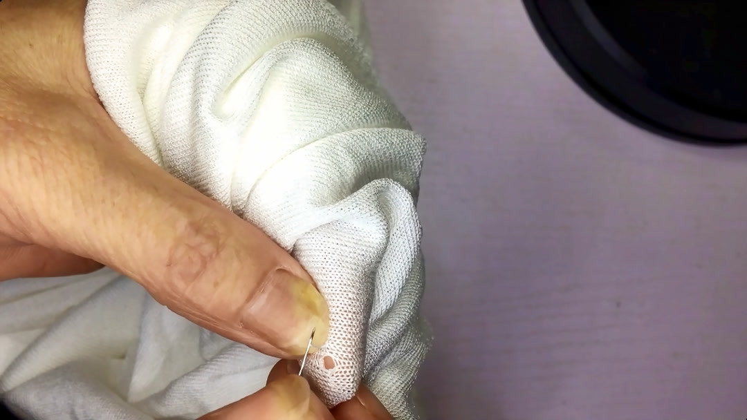 针织衫抽丝了怎么办?学习葛师傅无痕织补毛衣抽丝复原方法