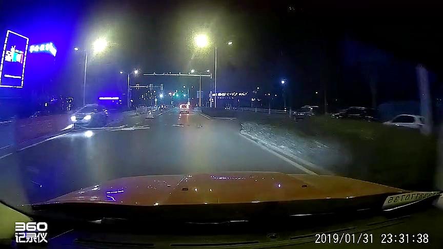 行车记录仪:害我底盘无辜中枪修掉300块,那哥们估计是喝高了