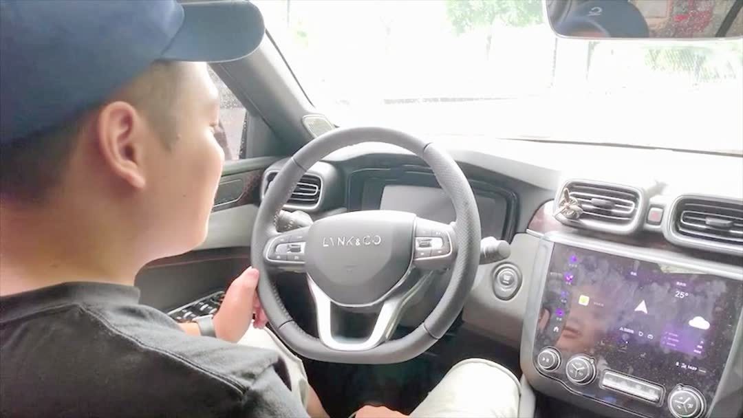 领克03的操控性如何?摸到方向盘瞬间就会有正解