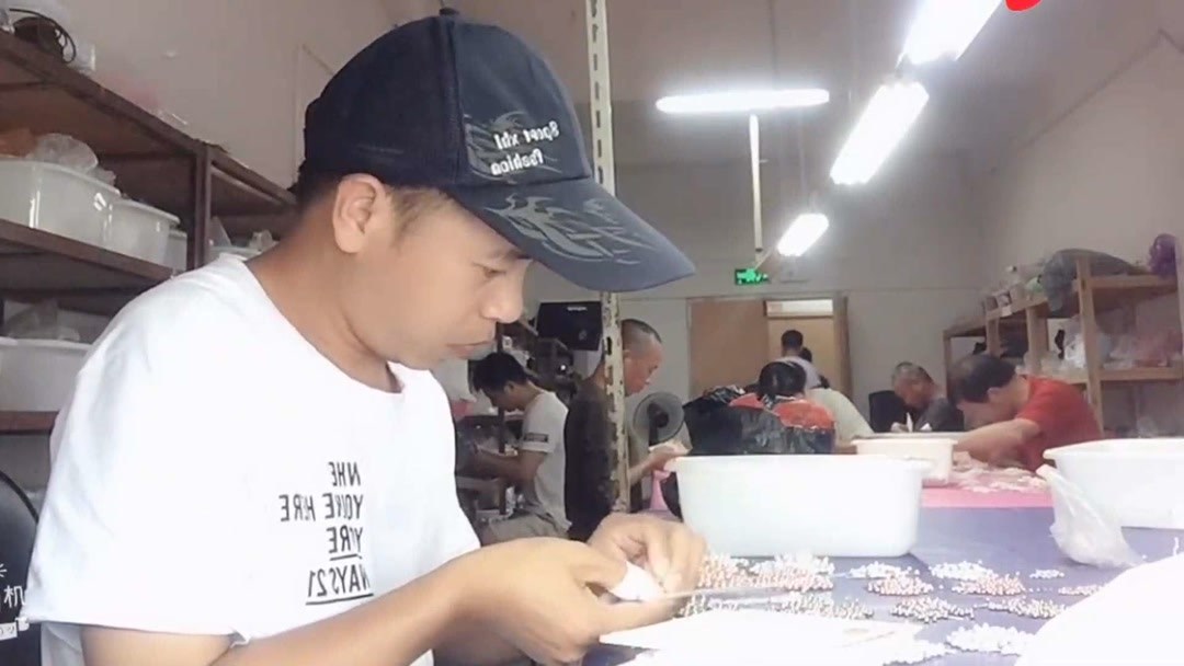 义乌小厂都是给外贸公司做订单,只要你有个二三十万就能开个小厂