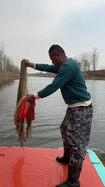 感谢朋友们的支持#户外撒网捕鱼 #撒网姿势你得帅 #怎么撒鱼网