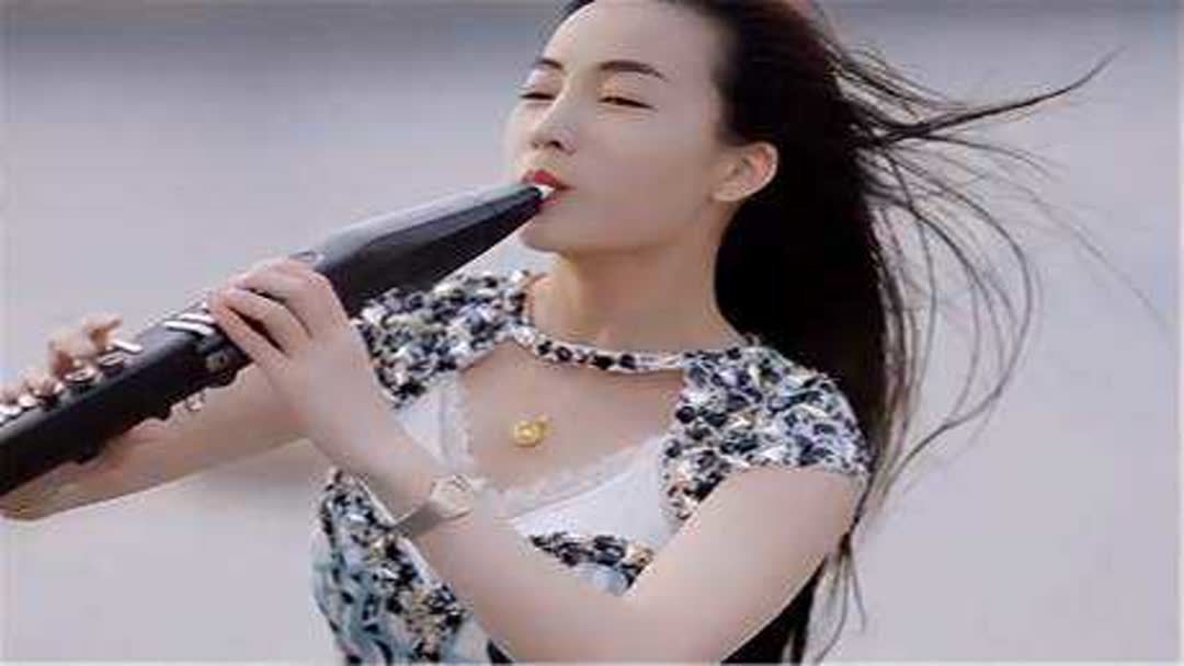气质美女电吹管演绎《挡不住的思念》经典民谣宛转悠扬,醉人心扉