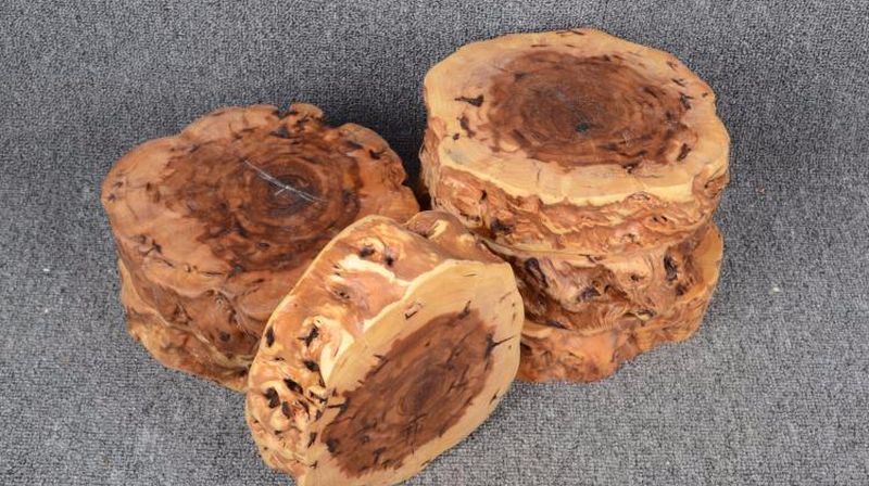 丑陋的木头,在牛人改造下变成了一张实用的木桌,这手艺我给满分