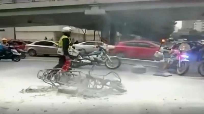 电动车当街自燃,惊呆众人,都是改装惹得祸