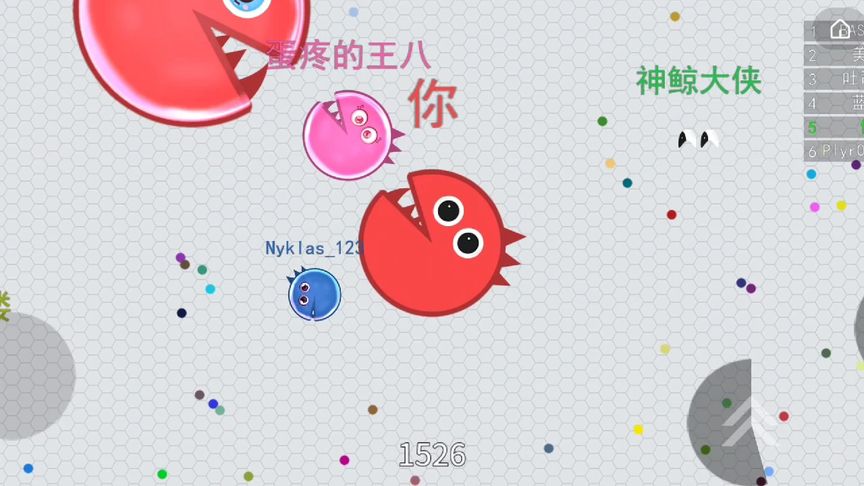 好不容易变得这么大,晃悠晃悠就被撞了。#疯狂碰撞 #大球吃小球