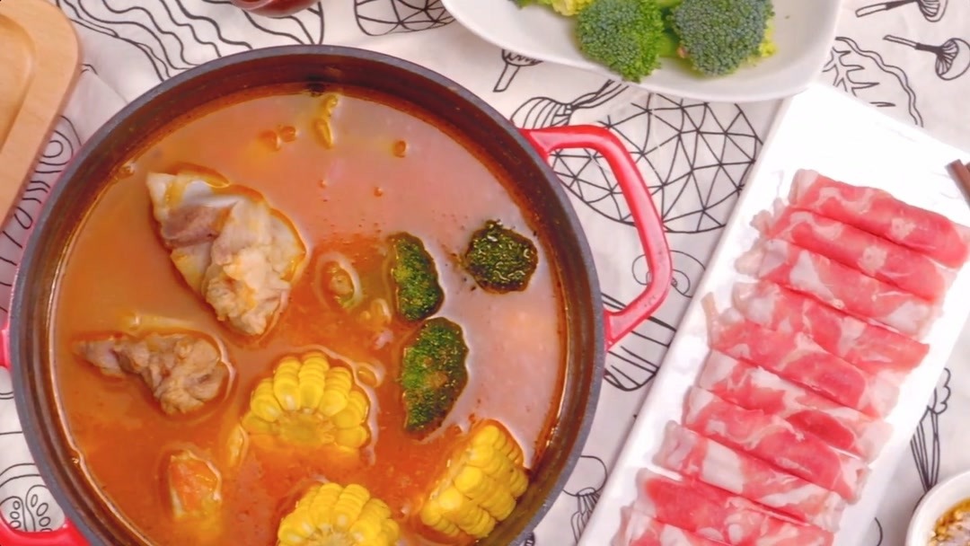 番茄鲜汤火锅,简单又省心,汤酸甜爽口,不仅润喉还能开胃
