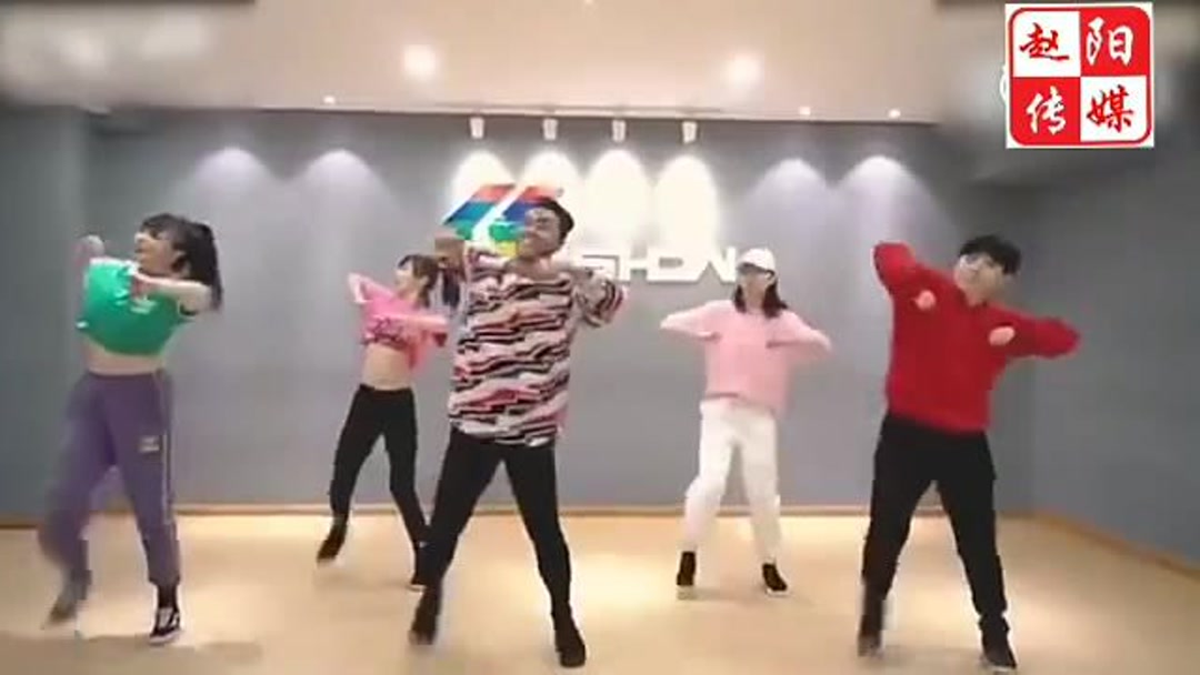 超火的魔性海草舞,舞蹈动作教学视频,需要的同学快马住～