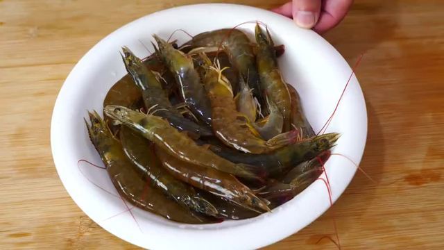 大虾水煮就错了,鲜味跑光,老渔民教我这样吃,鲜香可口不腥不柴