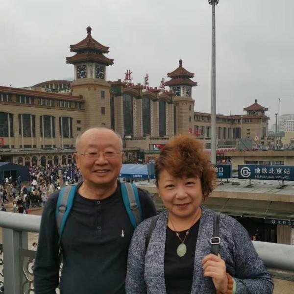 老夫老妻骑着毛驴看世界 