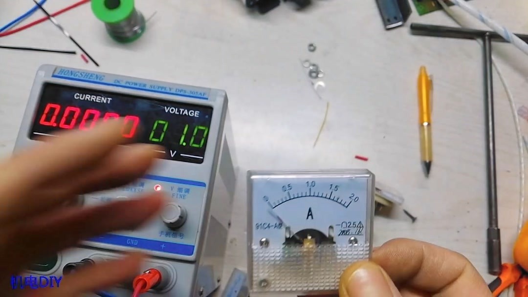 五毛钱买的指针电流表!准备做充电指示用!先来看看测量精度