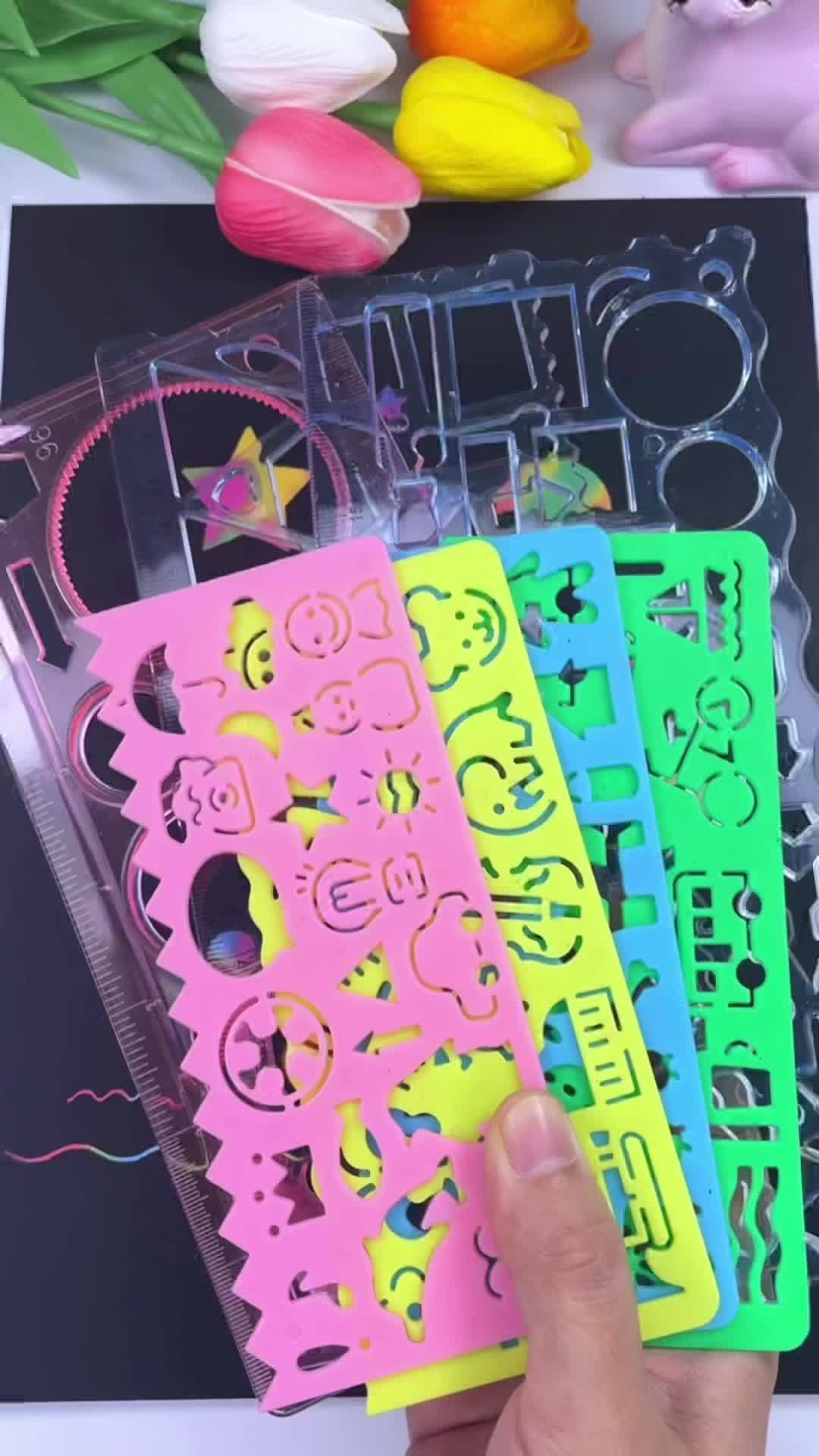 这款尺子有特别多的图案模版,不但可以画手抄报,还可以画刮刮画,数学和手抄报都轻松解决,太实用了!