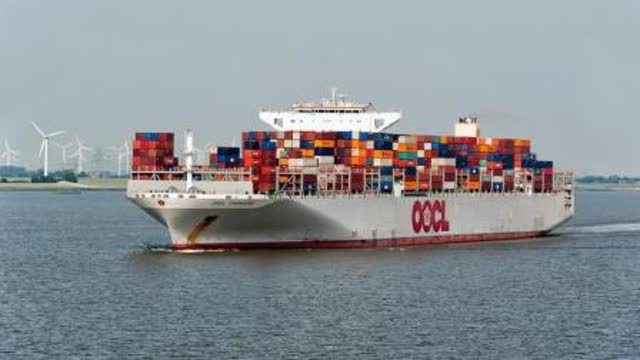 轮船是由几百吨的铁做成的,为什么能浮在海面上?今天.